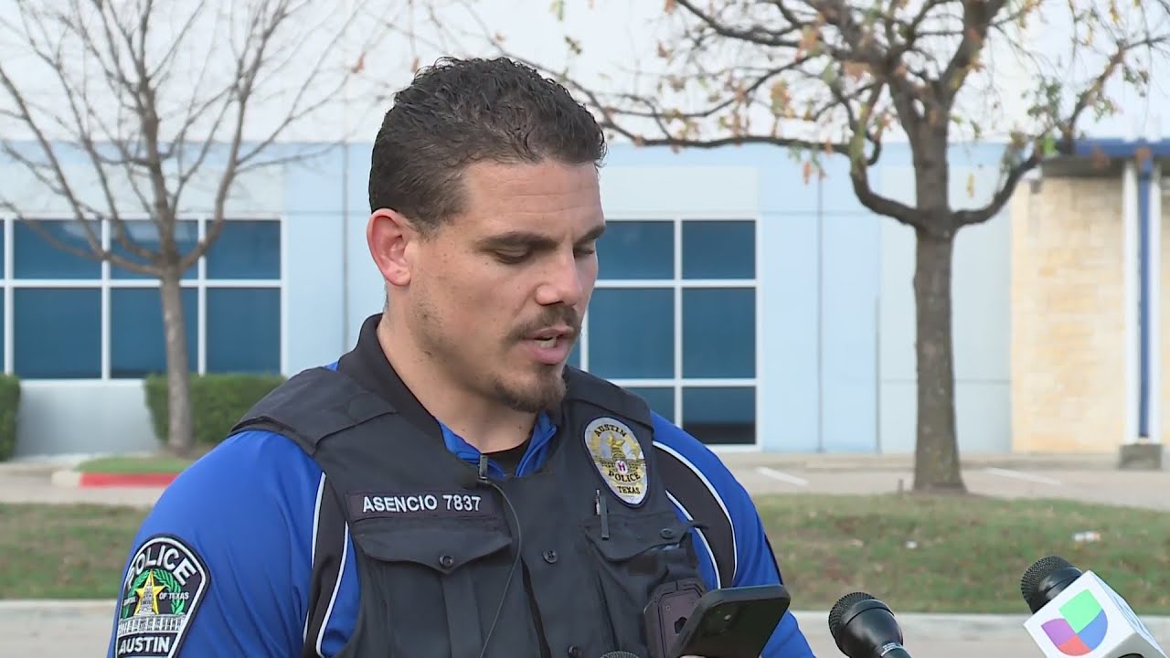 APD briefing on SWAT callout at northeast Austin hotel - YouTube