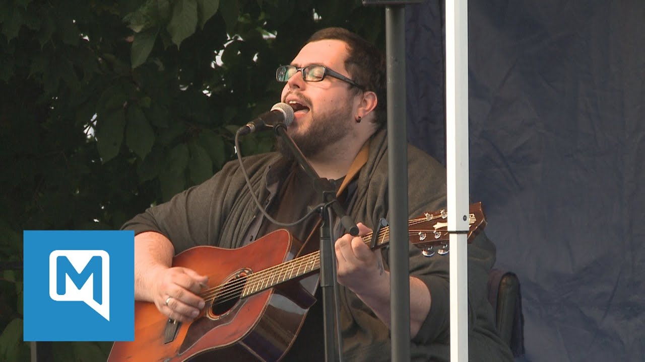 Bushäusl-Tour 2015: Mathias Kellner sorgt für grandiose Stimmung - YouTube