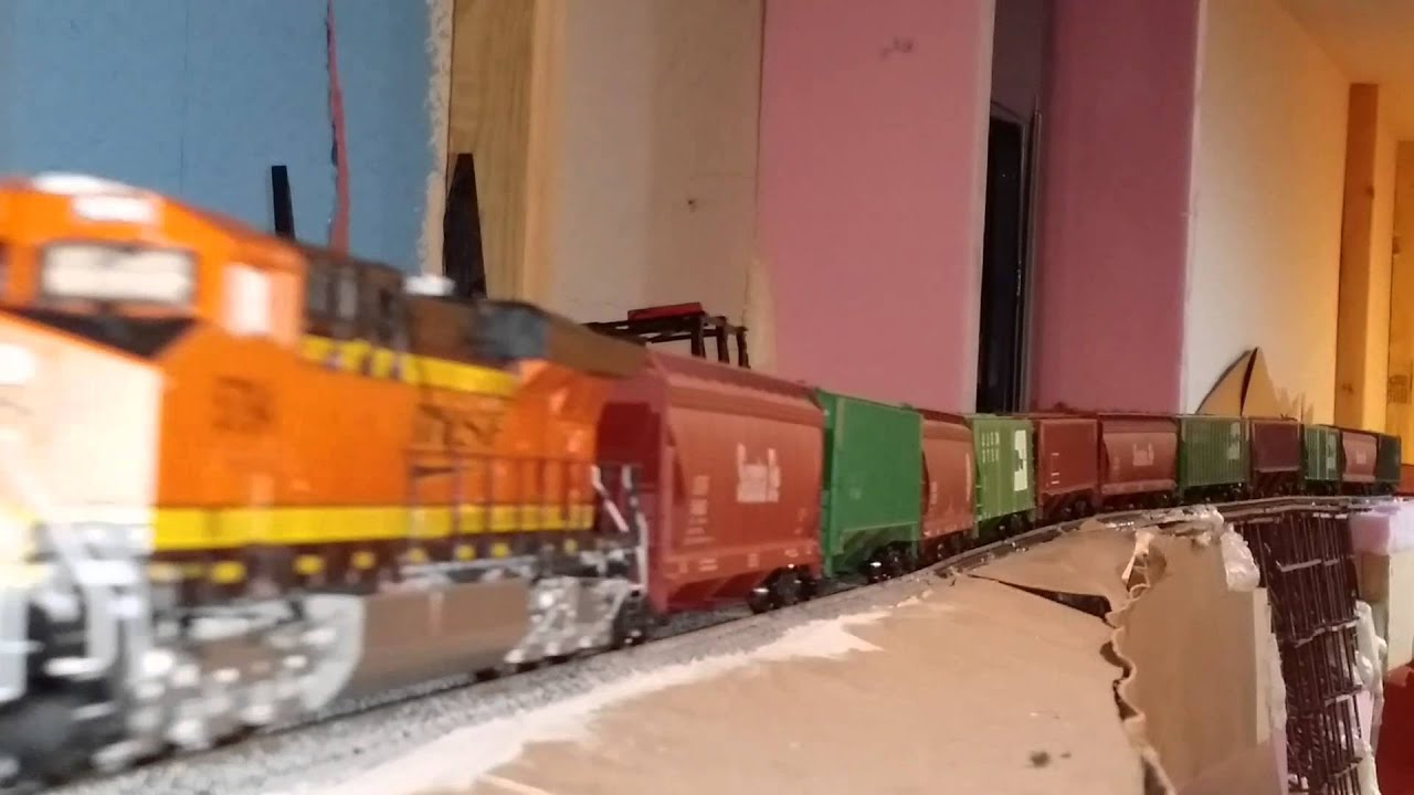 First HO train run with 42 car BNSF grain fertilizer train. - YouTube