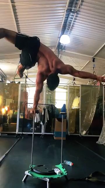 Treinos ao longo dos anos #handstand #treino #calistenia - YouTube