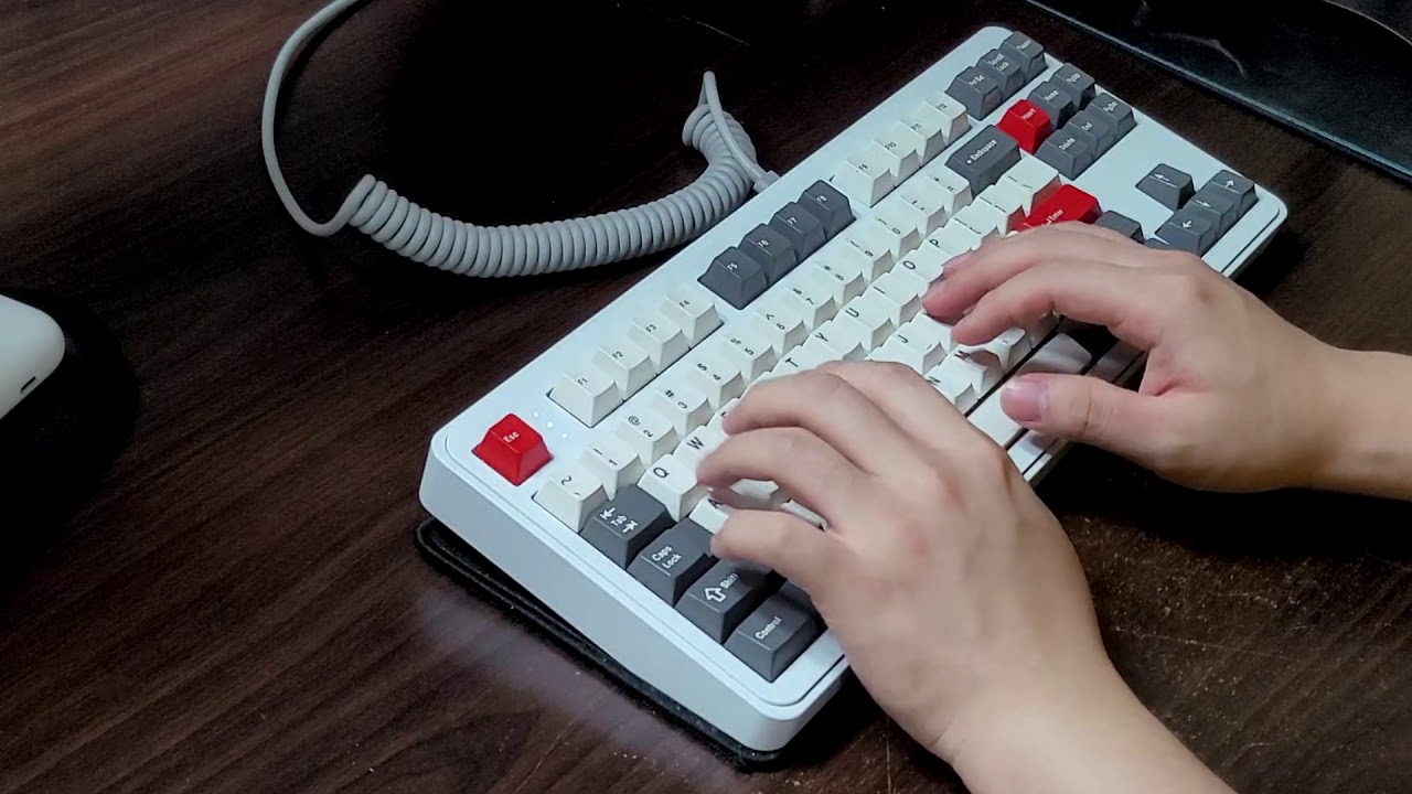 MONSTARGEAR XO V3 with lubed PACO Switches - YouTube