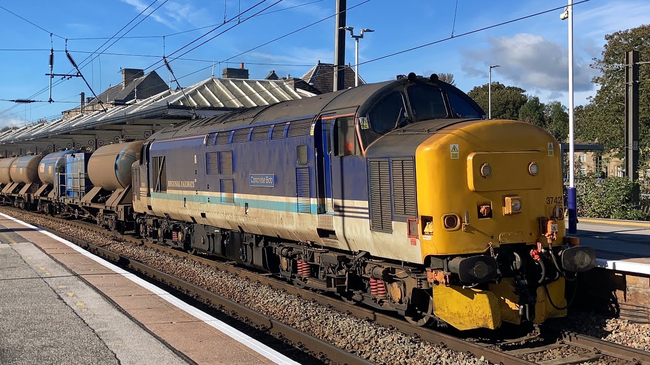 37716 AND 37425 With A RHTT, At Skipton!! (DRS, CLASS 37s At Speed ...
