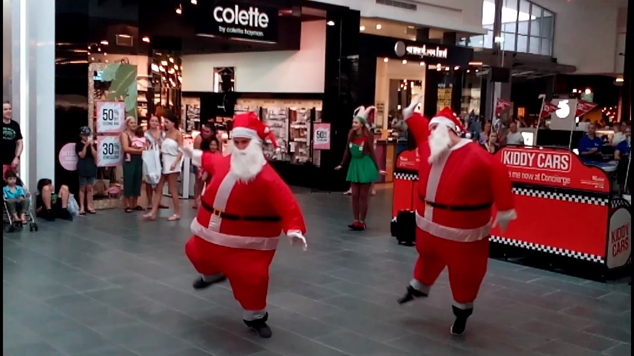 Funny dance scene by Aussie Santas (Christmas feeling) - YouTube