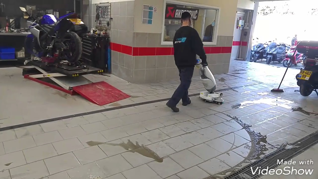 I-mop in Metro motorcycle club - YouTube