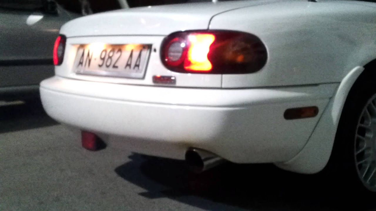 Mazda Miata na 1.6 shooting flames - YouTube