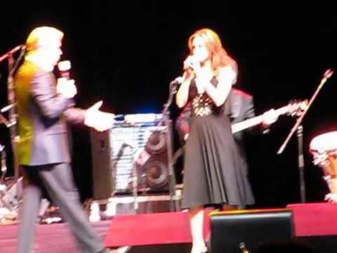Peter Cetera and Kim Keyes HSBC Brasil 2013 - YouTube