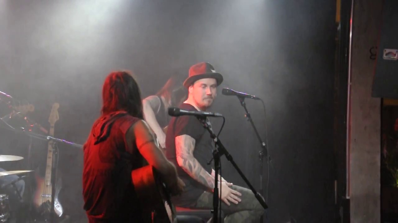 Uniklubi - Rakkauta ja piikilankaa [live acoustic] - YouTube