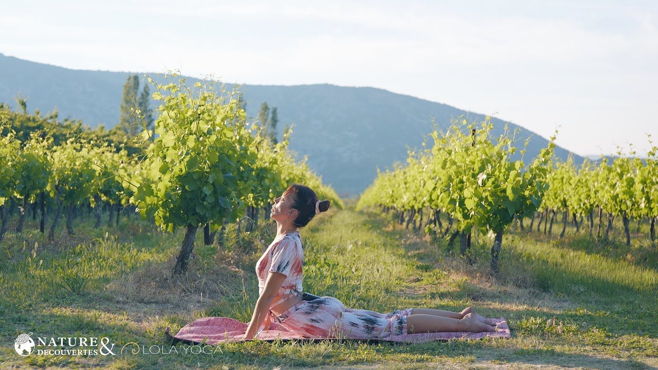 Lola Yoga x Nature & Découvertes - Séance en pleine nature - YouTube