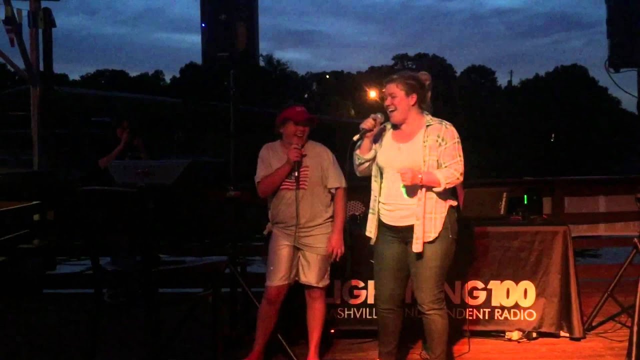 Kelly Clarkson featuring Ava Davis - Love Shack (B-52's) - YouTube