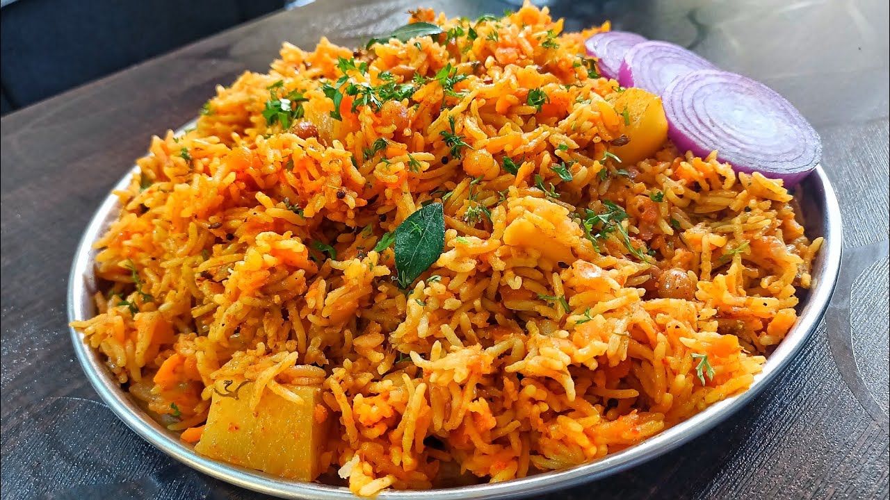 झटपट चमचमीत खान्देशी मसाला खिचडी/khandeshi khichdi - YouTube