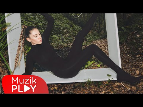 Merve Deniz - Geçti De (Official Lyric Video)
