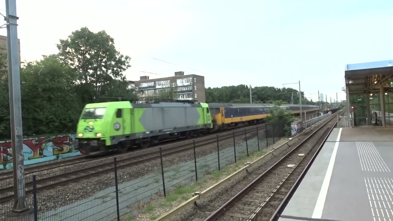 Amsterdam Netherlands: (NS) E186 xxx Electric Locomotive On ICR ...