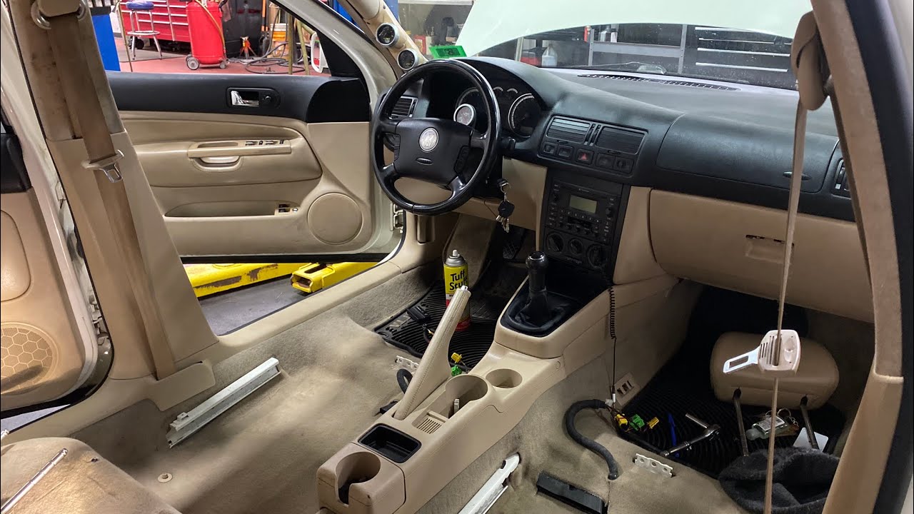 Volkswagen MK4 Jetta gets R32 seats & RARE 5 speed R32 shifter knob ...