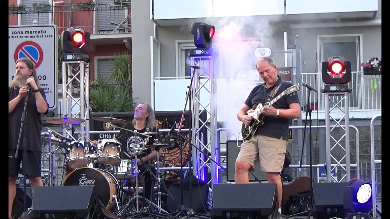 I Rock Hydra eseguono la cover "Burn" dei Deep Purple (Arco, 21/6/2023 ...