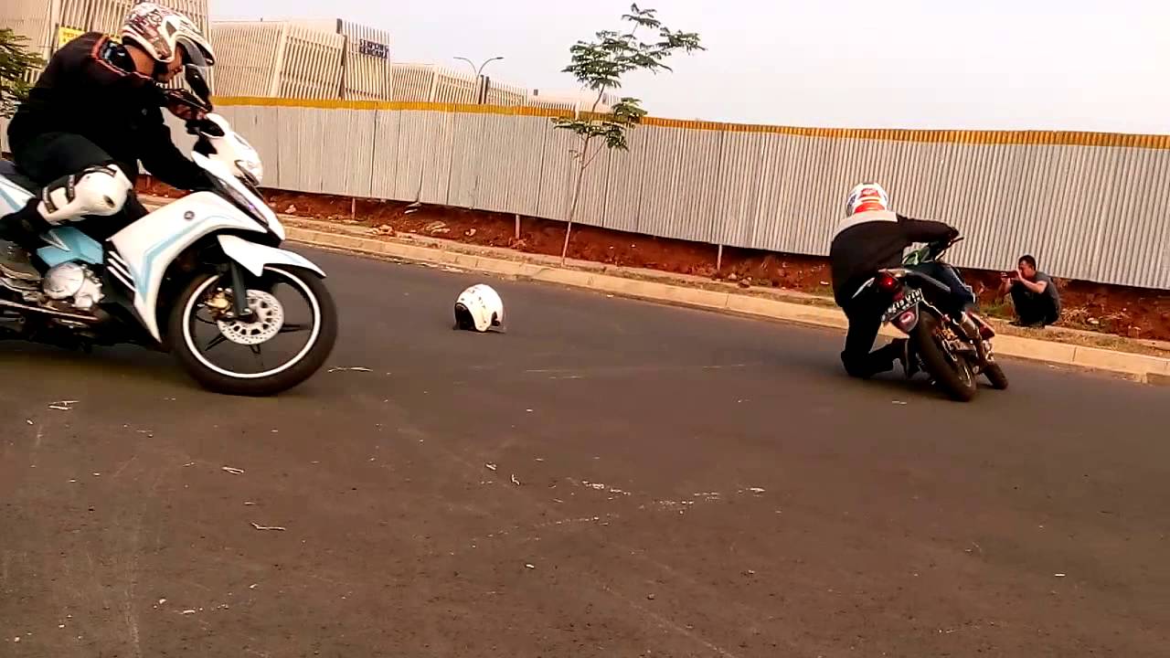 cornering dan knee down - YouTube