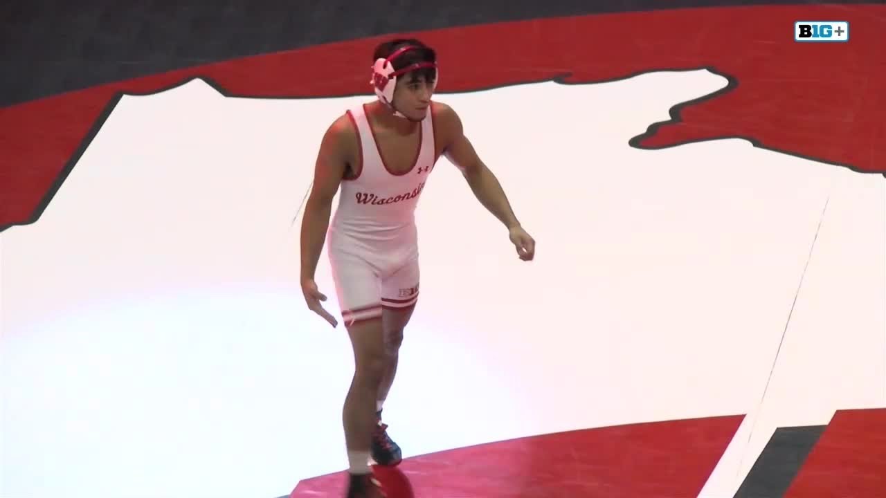 125 LBs: Wisconsin's Nicolar Rivera vs. Minnesota's Cooper Flynn | Big ...