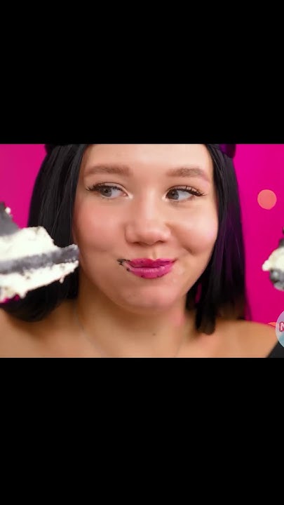 소녀는 맛있는 케이크를 먹으며 더러워졌습니다 Youtube