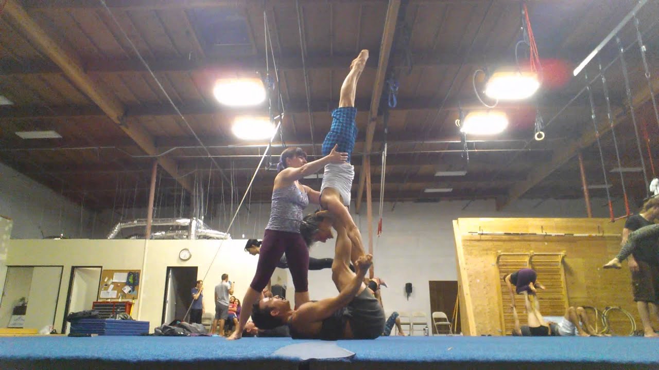 Acro yoga pops w accro brandon - YouTube
