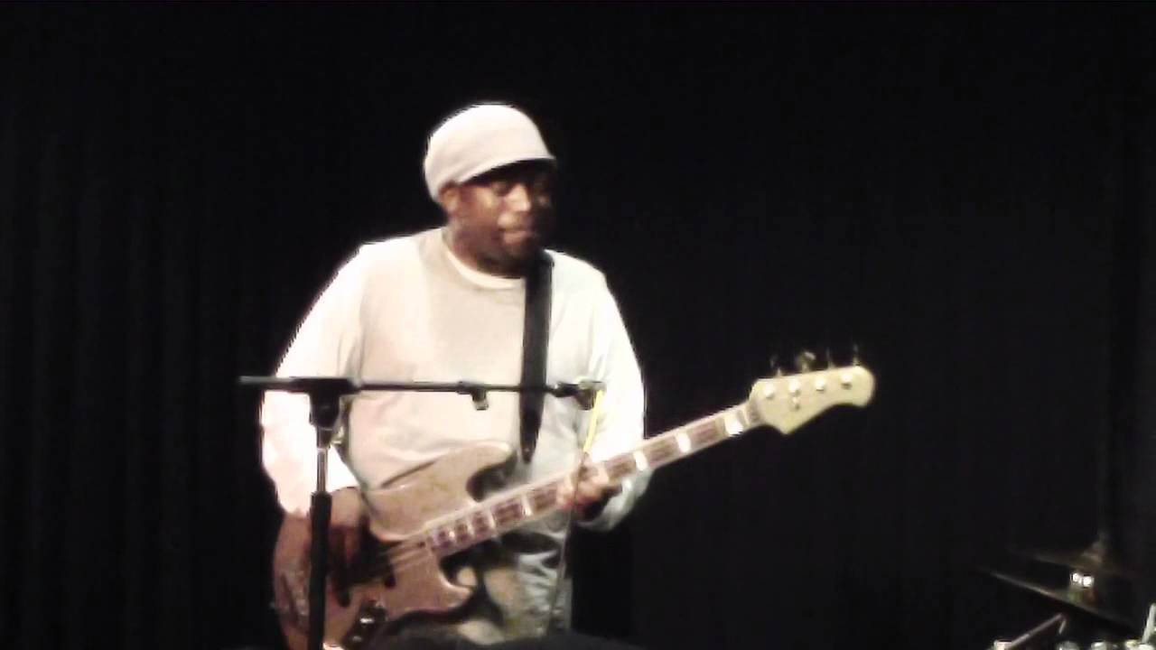 Bass player live!!2011 - Darryl Jones 1 - YouTube