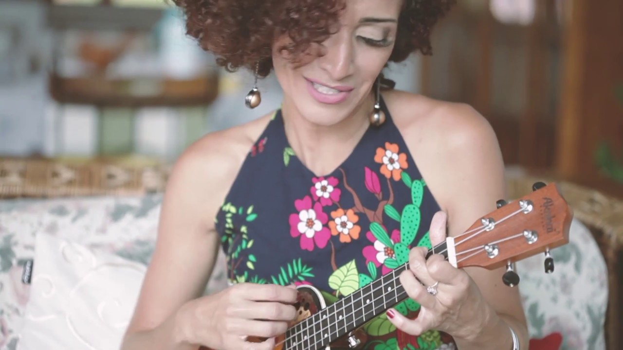 Simone Costa - Fica mais um pouco (Clipe Oficial) - YouTube