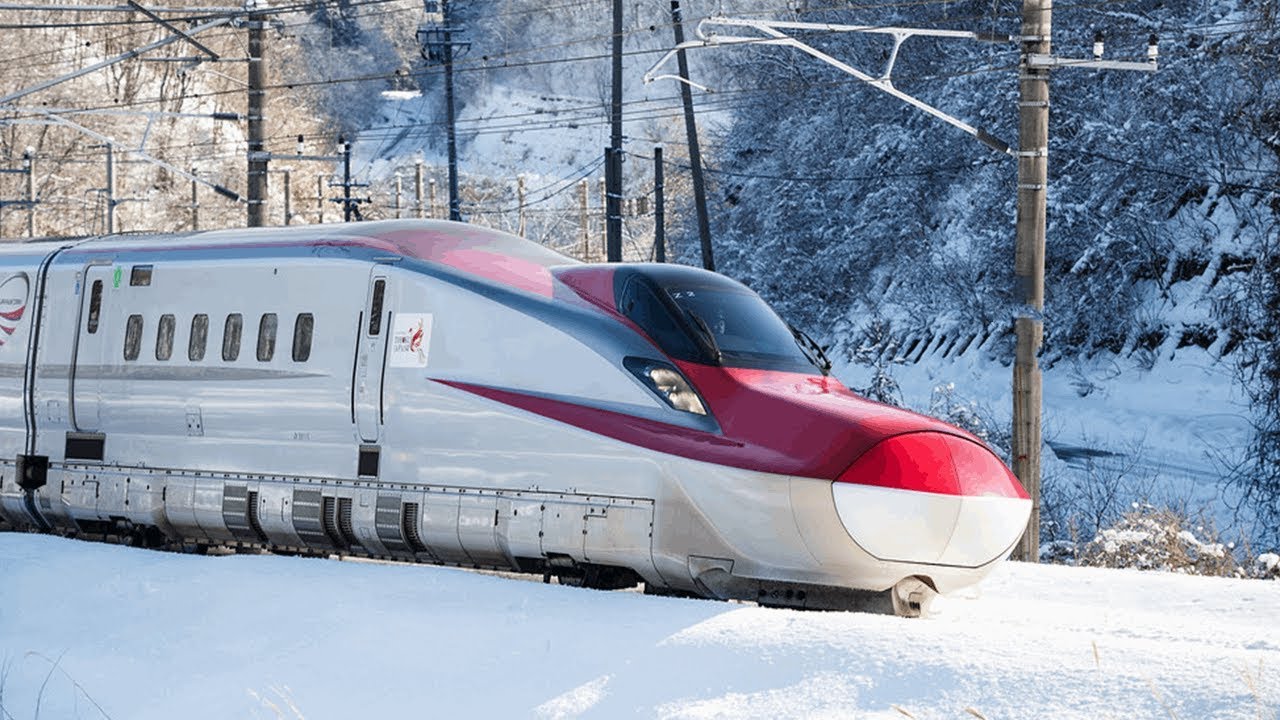 Japanese trains are ready for the snow season - YouTube