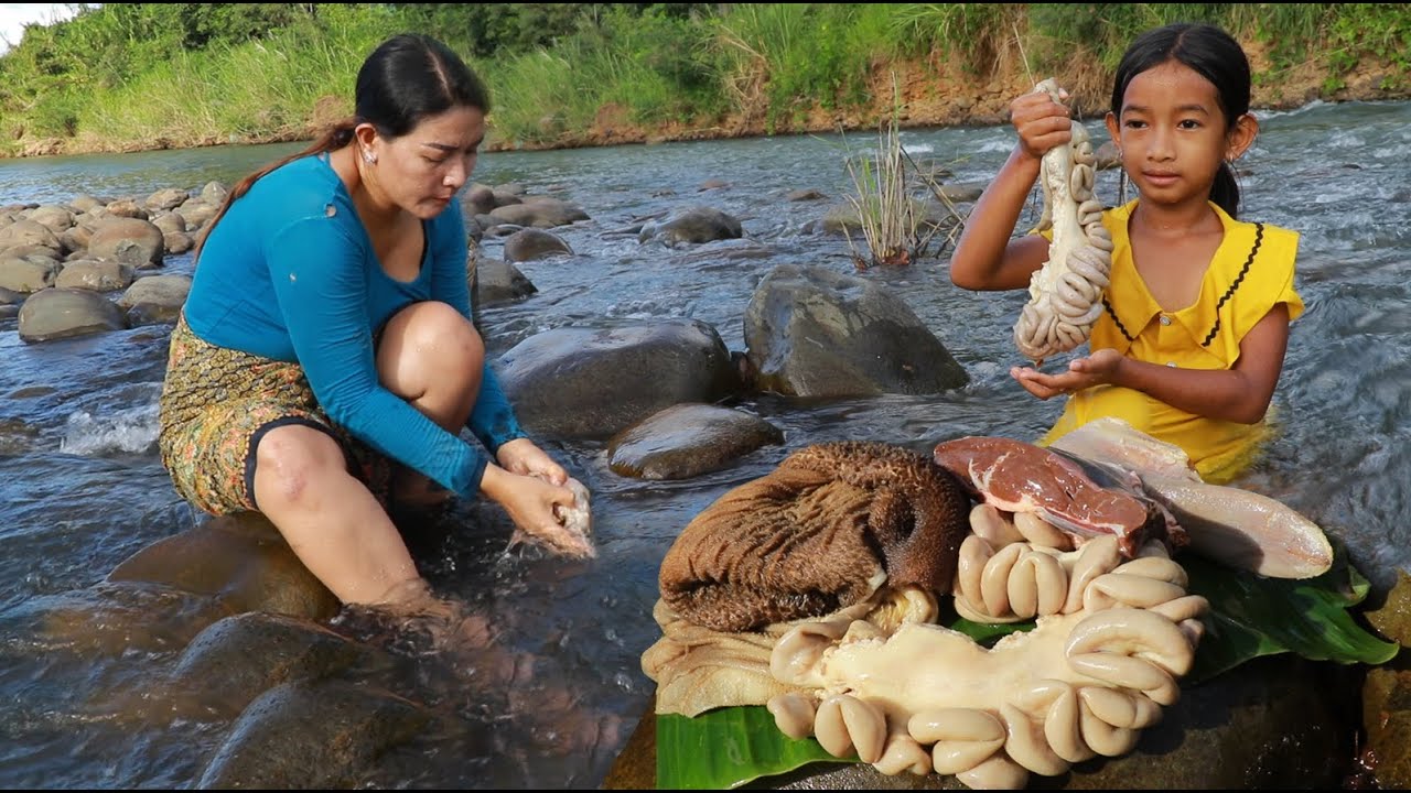 Mother Cooking beef intestine .stomach .tongue with vegetable recipe ...