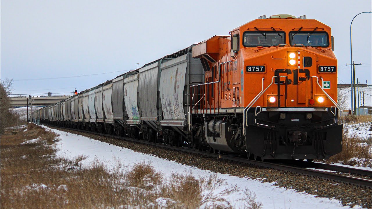 RARE!!!! CP 8757 Leader w/KCSM Grey Ghost!!!! CP 8757 and KCSM 4517 lead CPKC 304 at Keith ...