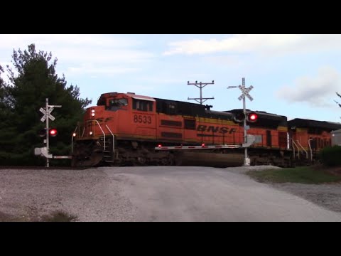 9/17/21 - BNSF 8533 West at Burbank Road in Woodlawn, Illinois - YouTube