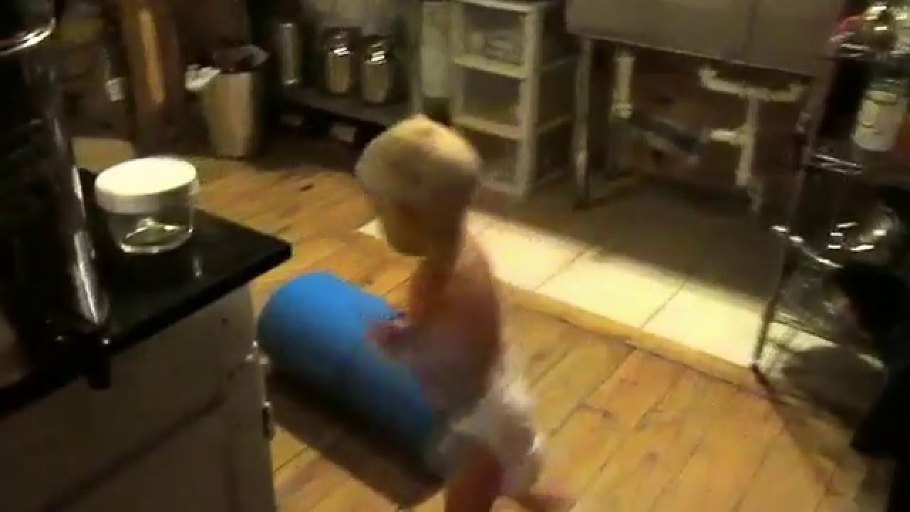 Saggy Diaper Peek-A-Boo - YouTube