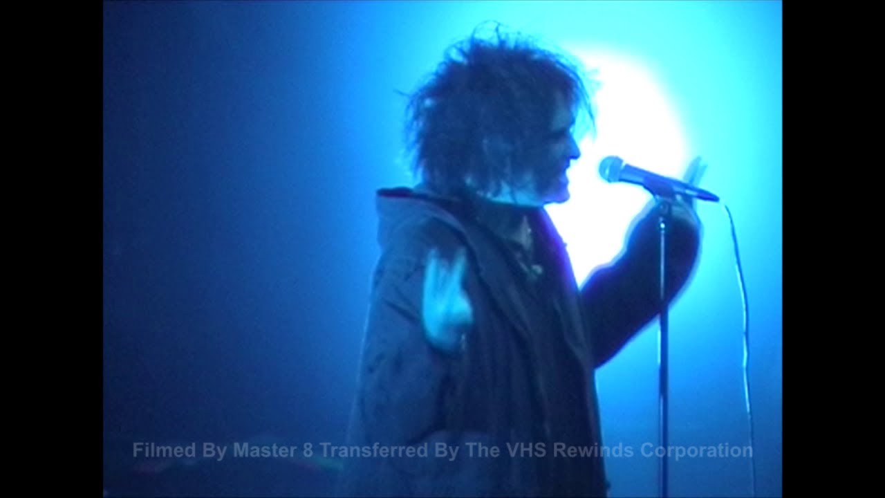 Blink 182 With Robert Smith - Boy's Don't Cry Live Wembley 12.06.2004 - YouTube