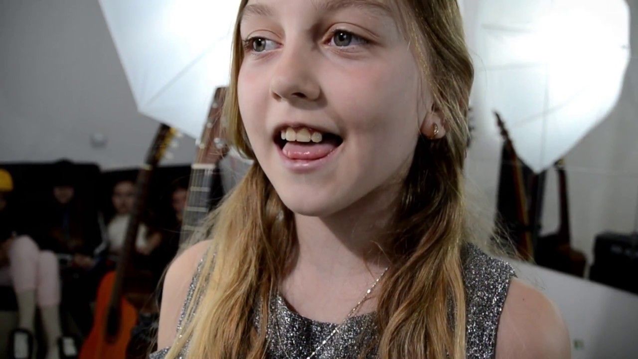 ALEXIA PAVLICOVSCHI- "Blackbird" - YouTube