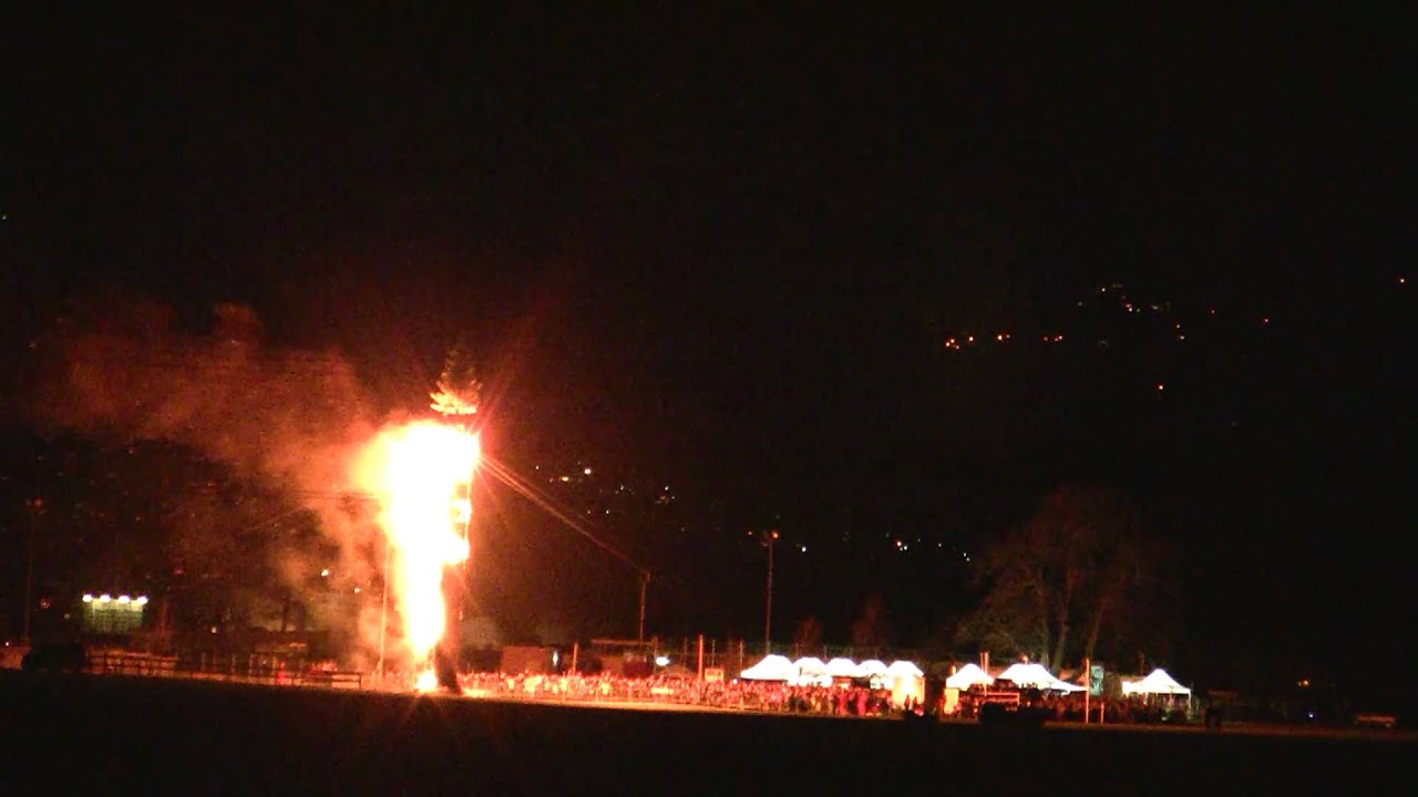 Bresner Funken 2011 Hexe Xenia und Mc Pyro entzünden den Funken - YouTube