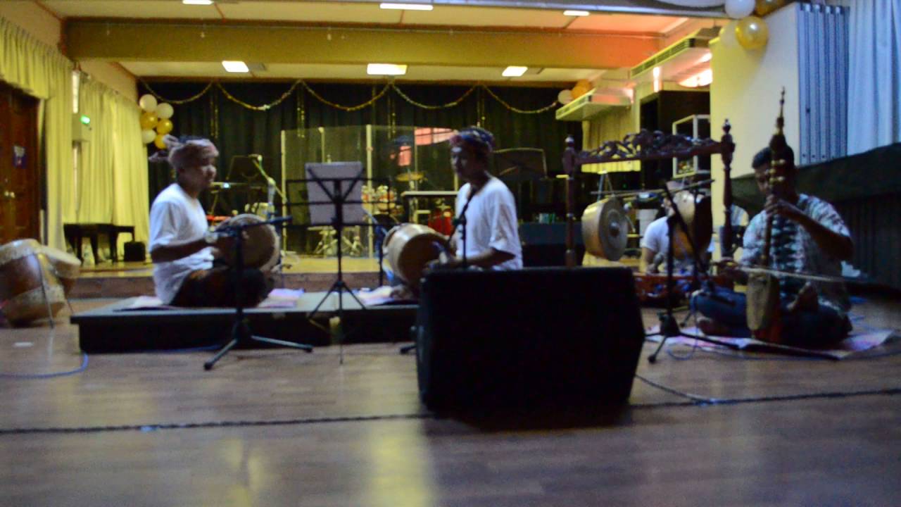 Mak Yong Mengadap Rebab (versi 1 lapis) gubahan Che Mat Jusoh - YouTube