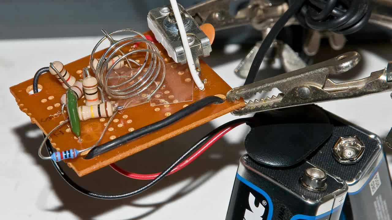 Build FM One Transistor Transmitter Project Modification 3-3 - YouTube