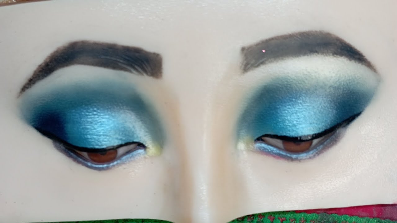 Beautiful & Bold Eye Make-up 🥰 Model Eye Makeup 👁️💜#easymakeup # ...