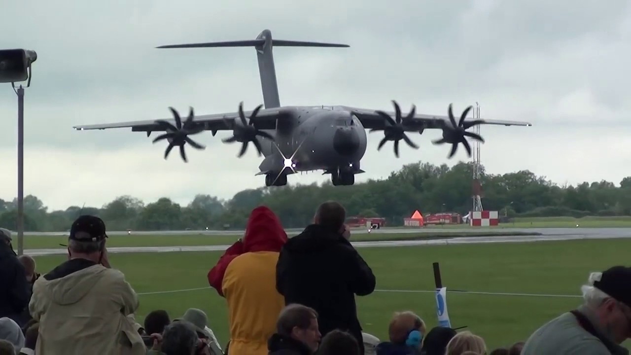 A-400M - Tactical Landing - Action - YouTube