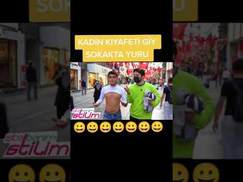 Para için kadın kıyafeti giyip sokakta yürüdü.