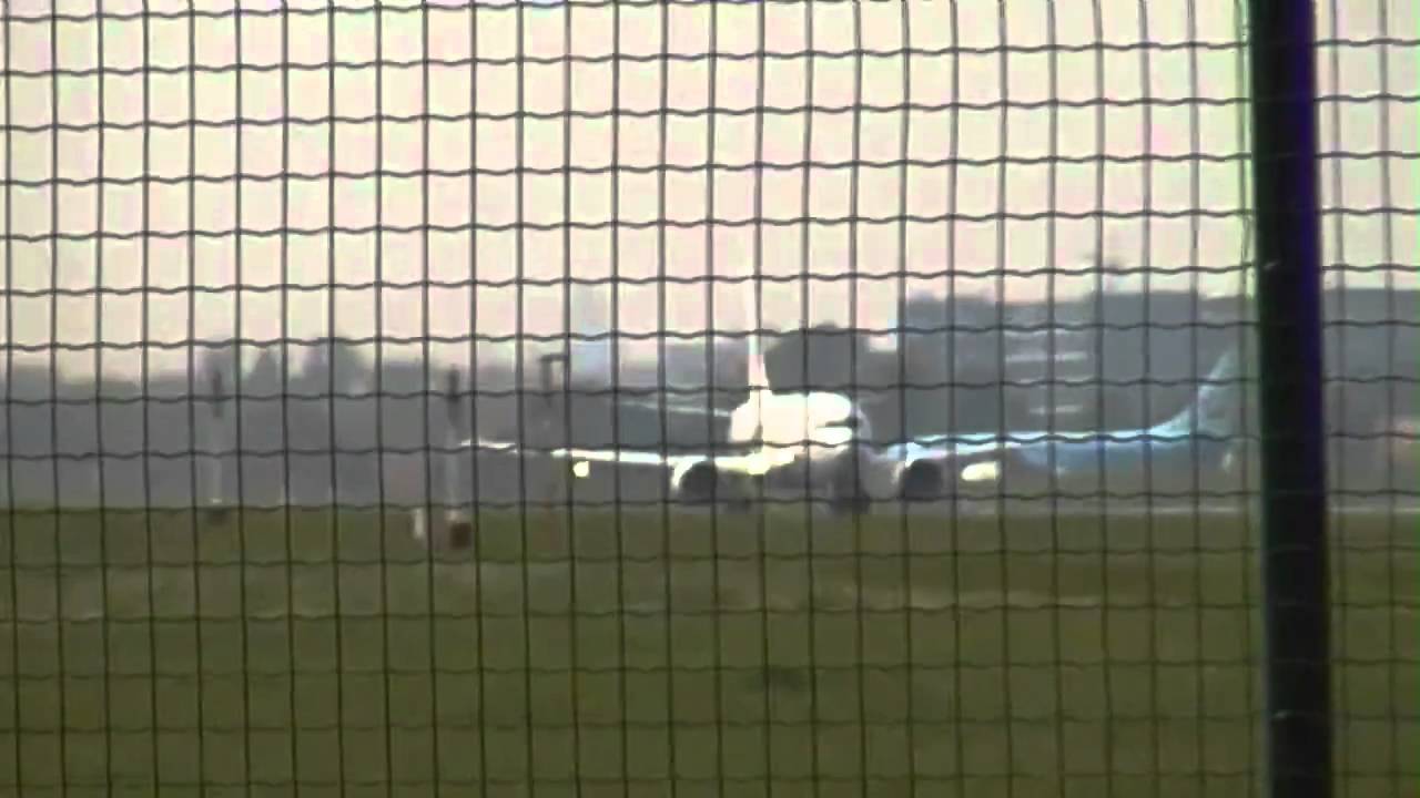Tailwind airlines boeing 737-400 take-off from brussels airport! - YouTube