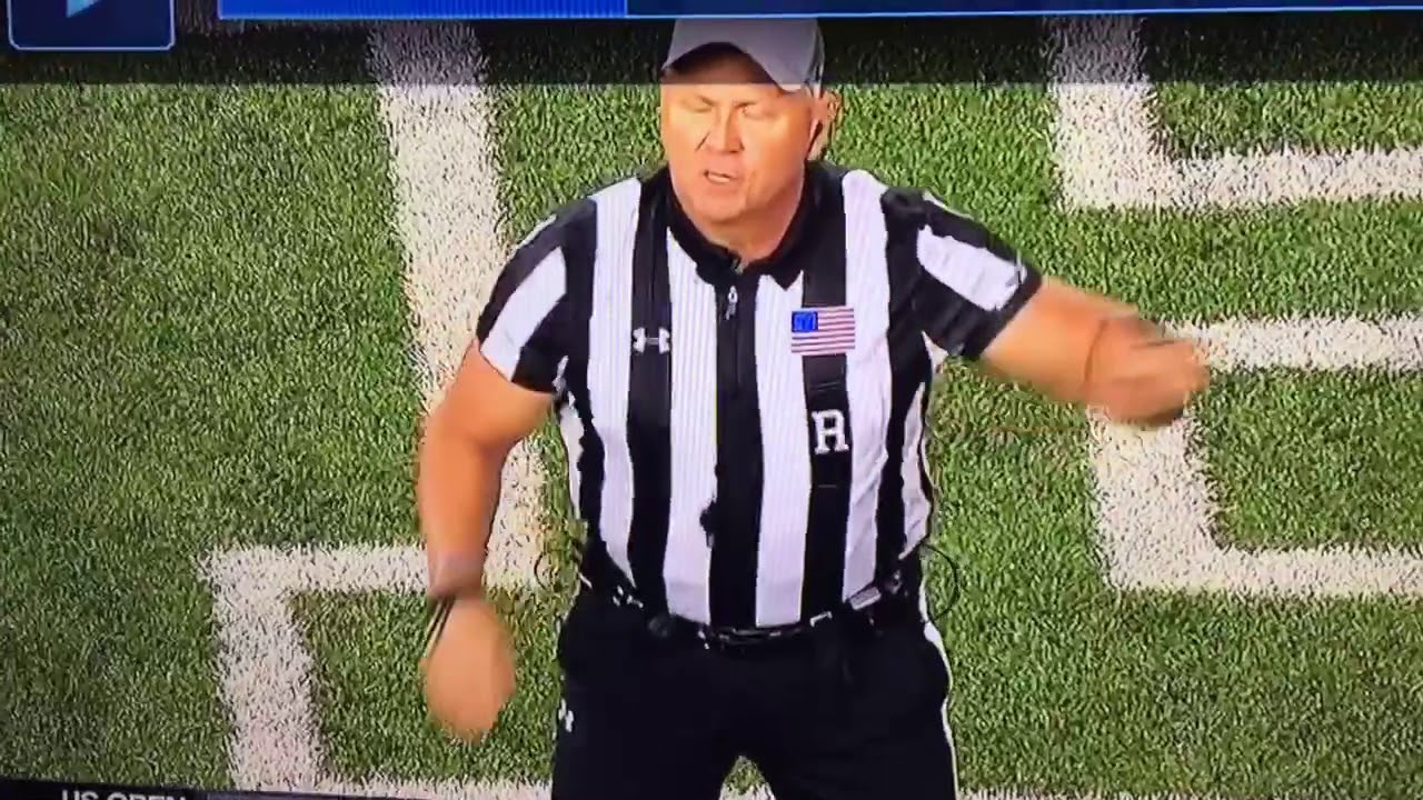 Mike Defee gets the ball thrown to him - YouTube