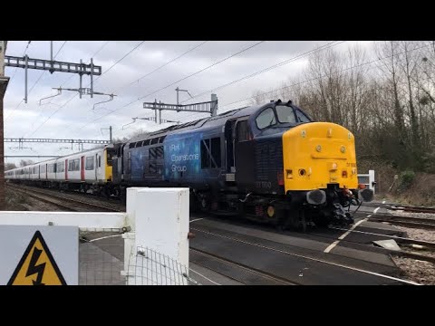 37800 & 317512 & 317883 Thrash Past Bishton Level Crossing 1/2/2023 ...