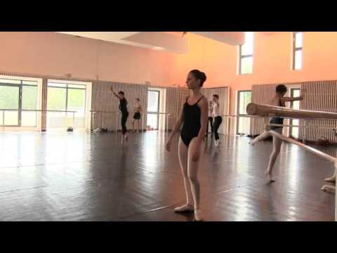 boys and girls ballet class - YouTube