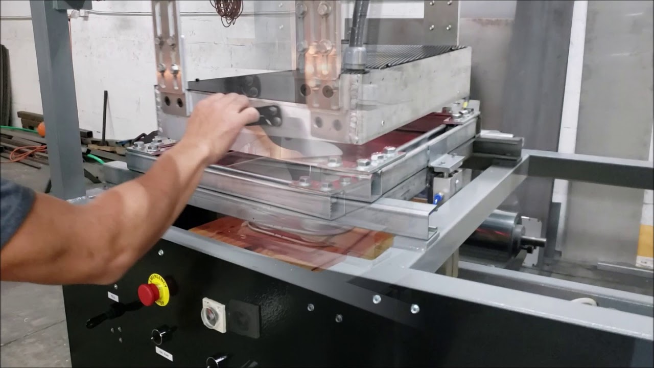 Thermoforming Avan-Tec T100 - YouTube