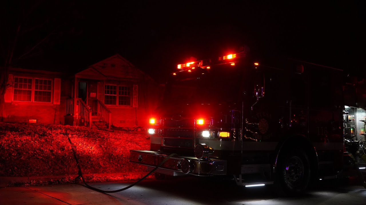 Engine 16 stretches in on kitchen fire 12-30-22 - YouTube