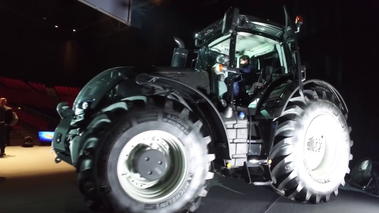SIMA 2017 | Nouveaux tracteurs VALTRA S394 + A4 - YouTube
