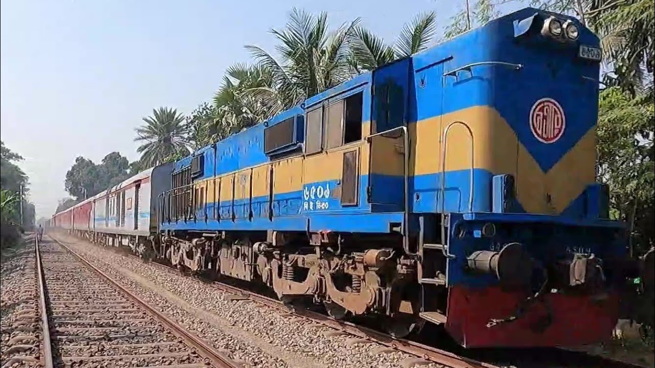 Dangerous Dust Stormy - WDM3A Diesel Alcos - Attacks Railgate - Maitree ...