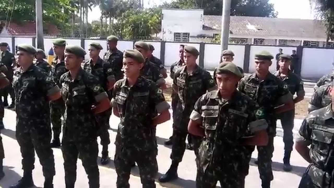 Uniforme De Formatura Do Campo De Treinamento Do Exercito