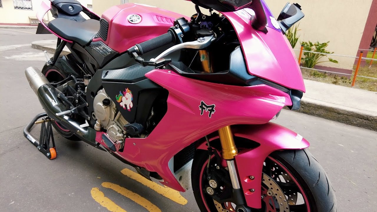 Mi R1 versión HELLO KITTY / La pesada BROMA de PANGIE - YouTube