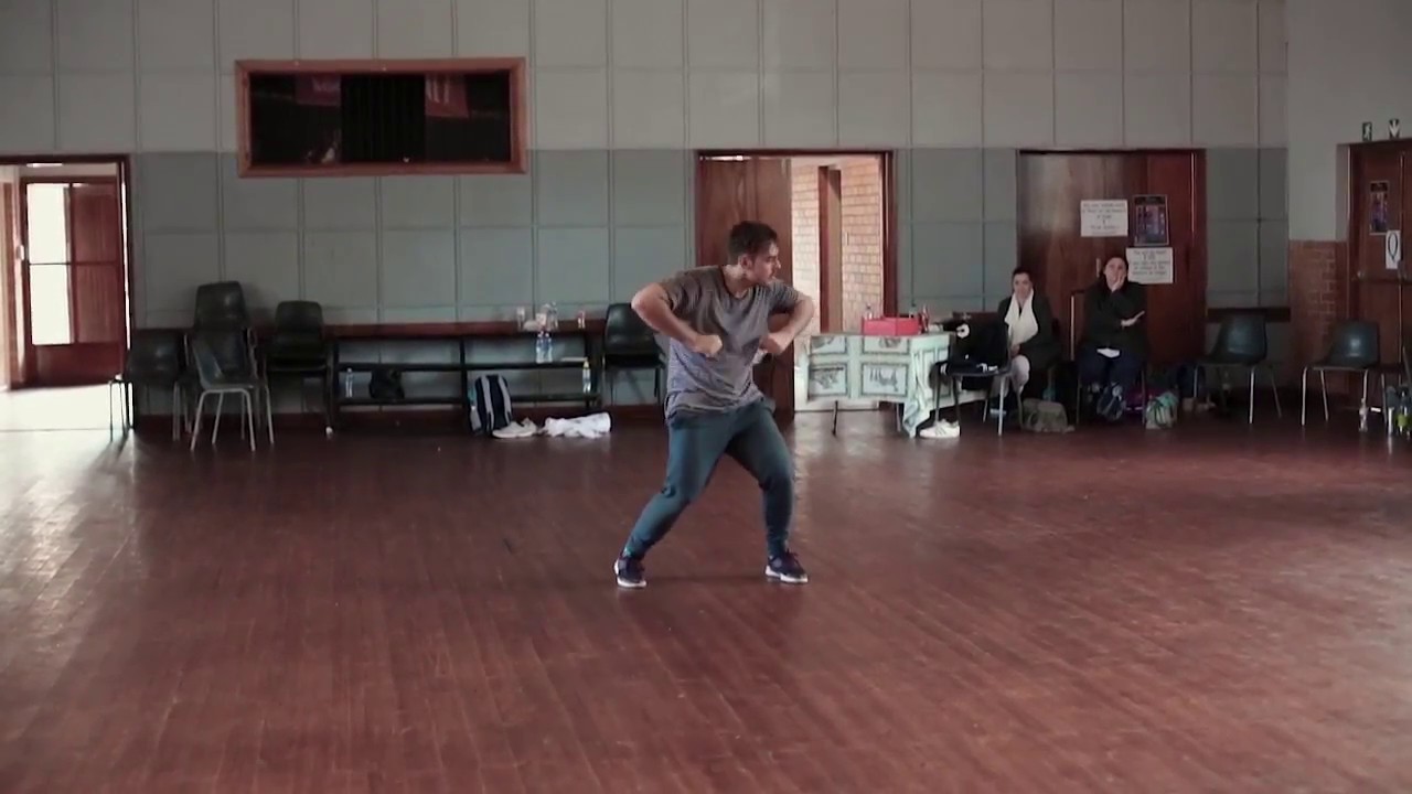 Wayne Bester || Dancing In The Dark - YouTube