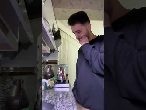 ailecek bir anda makarna aşermek