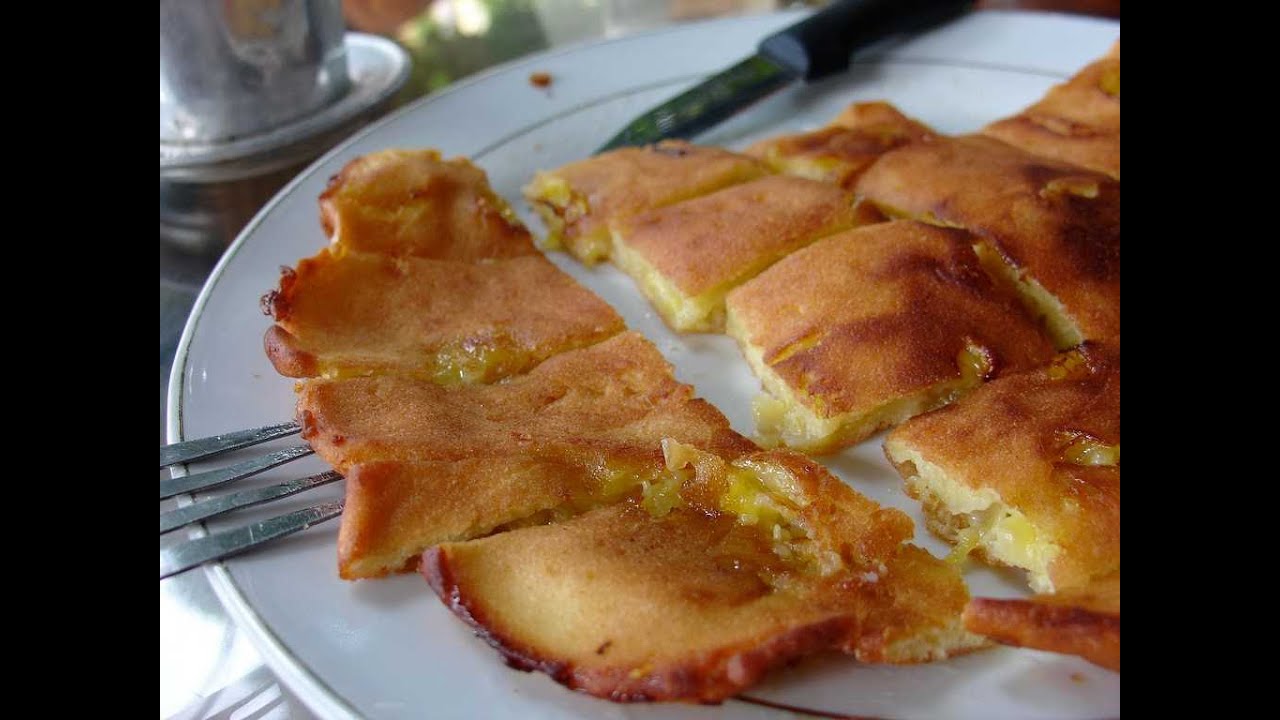 BANGKOK STREET FOOD MARKET / FRIED BANANA PANCAKES / ROTI GLUAY ...